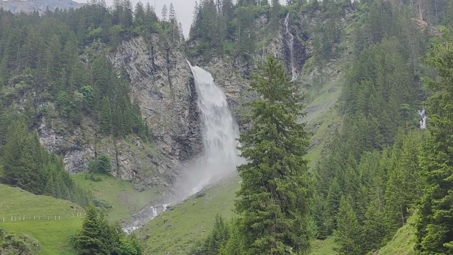 Stäuber waterval - Een indrukwekkende waterval in Zwitserland - Fundamentum